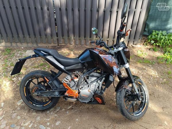 KTM Duke 2013 in Vilnius on AUTOMOTO.COM.LV Brown KTM Duke 2013 in Vilnius, with an engine capacity of 0.13 L and mileage of 33 thousand km for 1750 €, photo 1 on AUTOMOTO.COM.LV