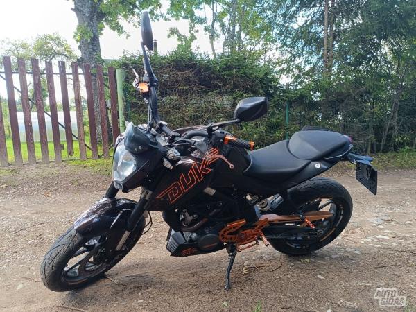 KTM Duke 2013 in Vilnius on AUTOMOTO.COM.LV Brown KTM Duke 2013 in Vilnius, with an engine capacity of 0.13 L and mileage of 33 thousand km for 1750 €, photo 3 on AUTOMOTO.COM.LV