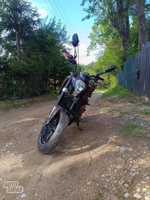 KTM Duke 2013 in Vilnius on AUTOMOTO.COM.LV Brown KTM Duke 2013 in Vilnius, with an engine capacity of 0.13 L and mileage of 33 thousand km for 1750 €, photo 4 on AUTOMOTO.COM.LV