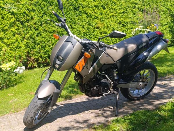 Grey KTM Duke 2002 in Klaipeda, with an engine capacity of 0.62 L and mileage of 33 thousand km for 1500 €, photo 1 on AUTOMOTO.COM.LV