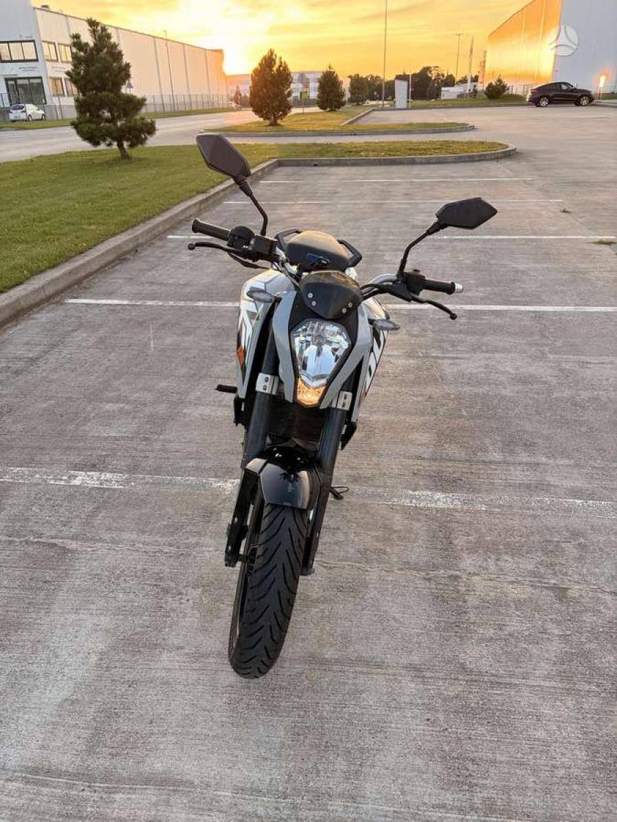Grey KTM Duke 2012 in Klaipeda, with an engine capacity of 0.13 L and mileage of 42 thousand km for 1900 €, photo 5 on AUTOMOTO.COM.LV