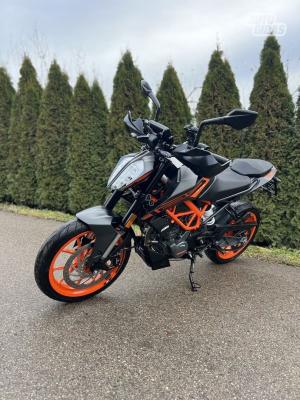 Grey KTM Duke 2021 in Prienai, with an engine capacity of 0.13 L and mileage of 10 thousand km for 2850 €, photo 2 on AUTOMOTO.COM.LV