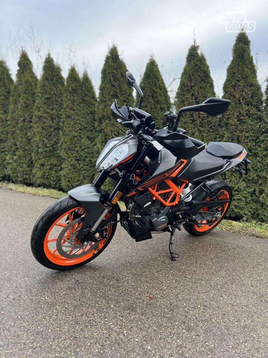 Grey KTM Duke 2021 in Prienai, with an engine capacity of 0.13 L and mileage of 10 thousand km for 2850 €, photo 2 on AUTOMOTO.COM.LV