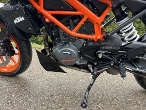 Grey KTM Duke 2021 in Prienai, with an engine capacity of 0.13 L and mileage of 10 thousand km for 2850 €, photo 20 on AUTOMOTO.COM.LV