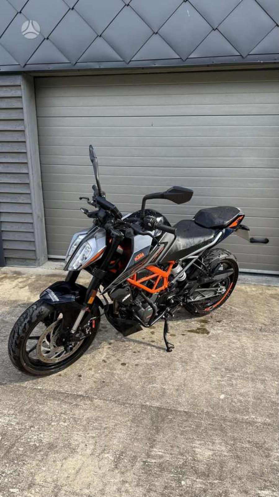 Pelēks KTM Duke 2021 Alīta, ar dzinēja tilpumu 0.13 L un nobraukumu 14 tūkst. km par 3300 €, foto 1 vietnē AUTOMOTO.COM.LV