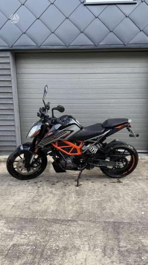 Pelēks KTM Duke 2021 Alīta, ar dzinēja tilpumu 0.13 L un nobraukumu 14 tūkst. km par 3300 €, foto 3 vietnē AUTOMOTO.COM.LV