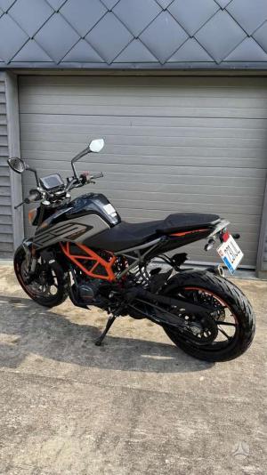 Pelēks KTM Duke 2021 Alīta, ar dzinēja tilpumu 0.13 L un nobraukumu 14 tūkst. km par 3300 €, foto 5 vietnē AUTOMOTO.COM.LV