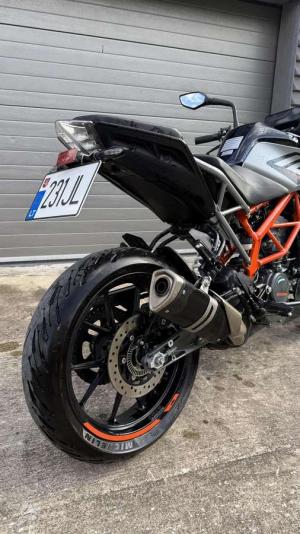 Pelēks KTM Duke 2021 Alīta, ar dzinēja tilpumu 0.13 L un nobraukumu 14 tūkst. km par 3300 €, foto 8 vietnē AUTOMOTO.COM.LV