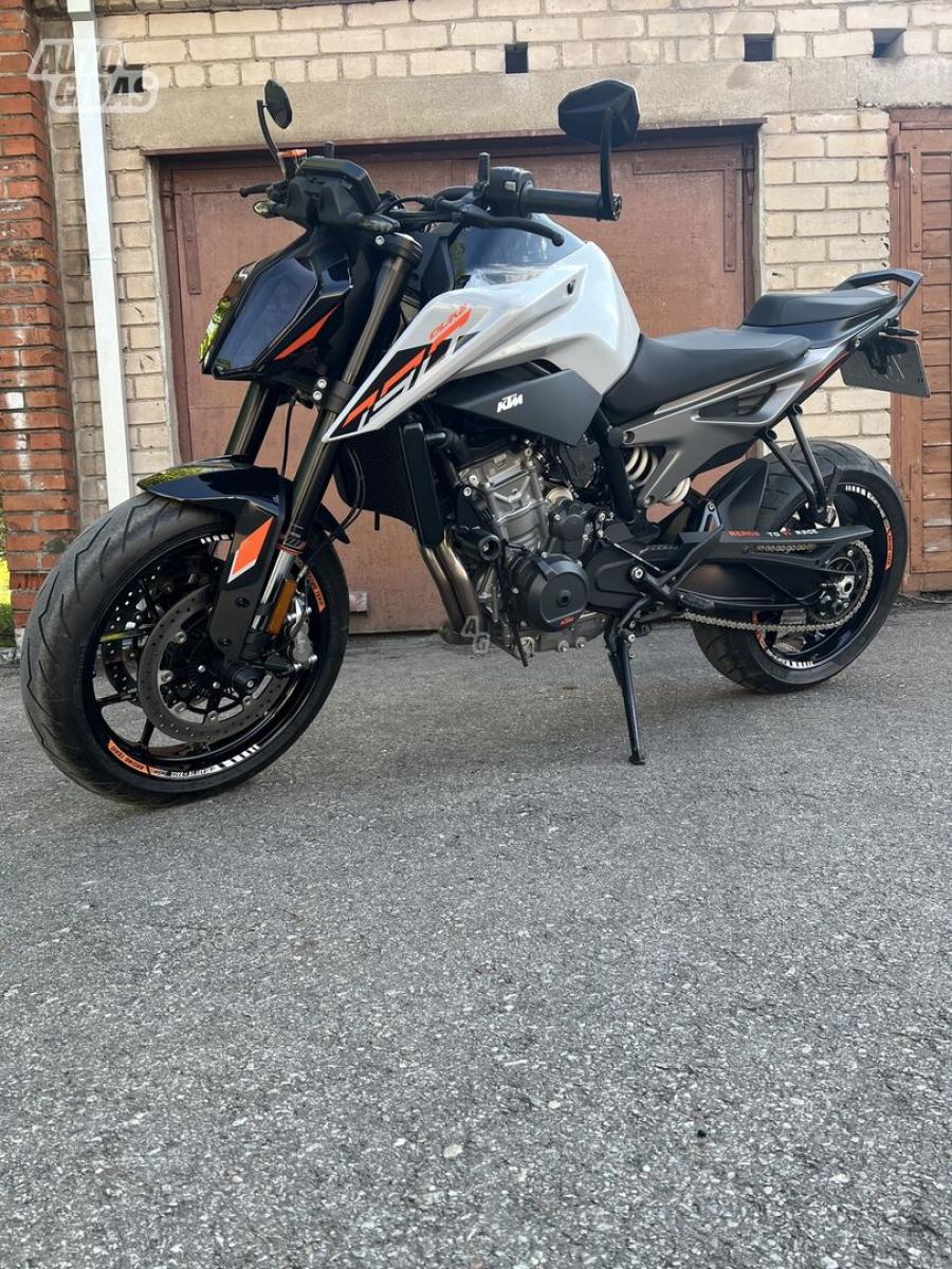 Pelēks KTM Duke 2024 Kauņa, ar dzinēja tilpumu 0.79 L un nobraukumu 3 tūkst. km par 6900 €, foto 9 vietnē AUTOMOTO.COM.LV