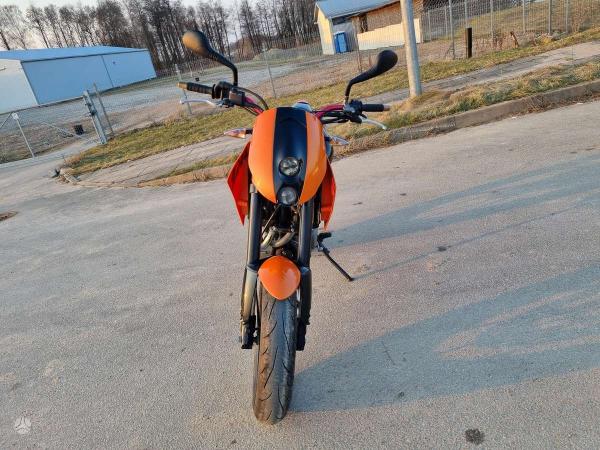 KTM Duke 2003 Alīta, ar dzinēja tilpumu 0.64 L un nobraukumu 19 tūkst. km par 1850 €, foto 3 vietnē AUTOMOTO.COM.LV