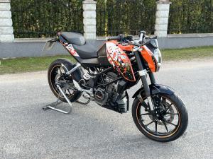 KTM Duke 2011 Viļņa, ar dzinēja tilpumu 0.13 L un nobraukumu 31 tūkst. km par 1550 €, foto  vietnē AUTOMOTO.COM.LV