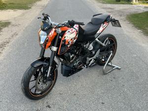 KTM Duke 2011 in Vilnius, with an engine capacity of 0.13 L and mileage of 31 thousand km for 1550 €, photo 3 on AUTOMOTO.COM.LV