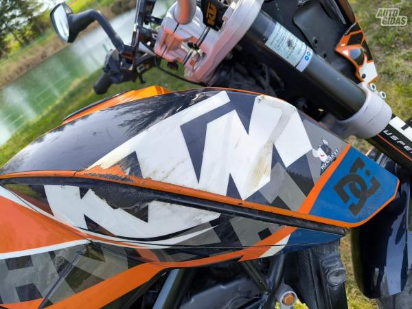 KTM Duke 2011 in Marijampole, with an engine capacity of 0.13 L and mileage of 28 thousand km for 1300 €, photo 6 on AUTOMOTO.COM.LV
