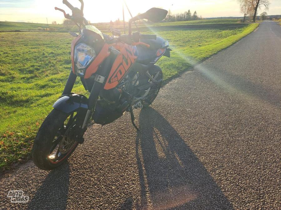 KTM Duke 2012 Kauņa, ar dzinēja tilpumu 0.13 L un nobraukumu 18 tūkst. km par 1800 €, foto 1 vietnē AUTOMOTO.COM.LV