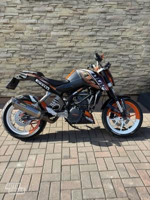 KTM Duke 2012 Šauļi, ar dzinēja tilpumu 0.13 L un nobraukumu 19 tūkst. km par 2100 €, foto  vietnē AUTOMOTO.COM.LV