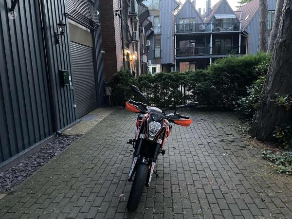 KTM Duke 2012 in Palanga, with an engine capacity of 0.13 L and mileage of 33 thousand km for 1600 €, photo 8 on AUTOMOTO.COM.LV