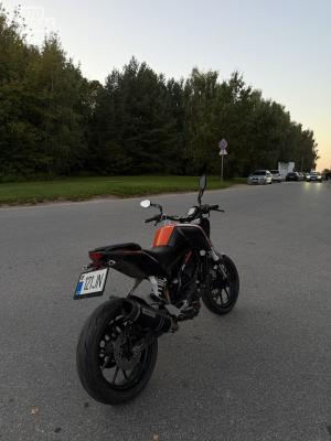 KTM Duke 2012 Viļņa, ar dzinēja tilpumu 0.13 L un nobraukumu 32 tūkst. km par 1450 €, foto 3 vietnē AUTOMOTO.COM.LV