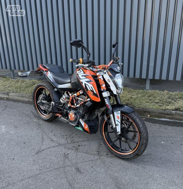 KTM Duke 2013 Viļņa, ar dzinēja tilpumu 0.13 L un nobraukumu 42 tūkst. km par 1150 €, foto 1 vietnē AUTOMOTO.COM.LV
