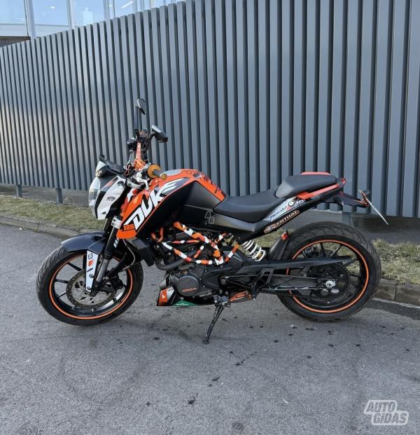KTM Duke 2013 Viļņa, ar dzinēja tilpumu 0.13 L un nobraukumu 42 tūkst. km par 1150 €, foto 4 vietnē AUTOMOTO.COM.LV