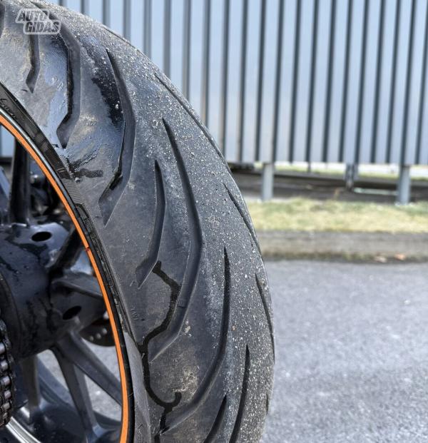KTM Duke 2013 Viļņa, ar dzinēja tilpumu 0.13 L un nobraukumu 42 tūkst. km par 1150 €, foto 7 vietnē AUTOMOTO.COM.LV