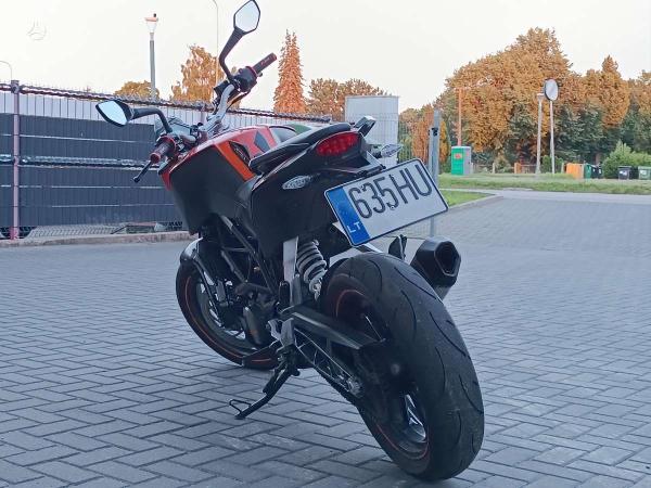 KTM Duke 2013 Panevēža, ar dzinēja tilpumu 0.13 L un nobraukumu 24 tūkst. km par 1950 €, foto 5 vietnē AUTOMOTO.COM.LV