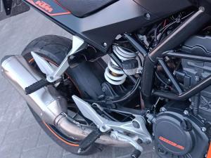 KTM Duke 2013 Panevēža, ar dzinēja tilpumu 0.13 L un nobraukumu 24 tūkst. km par 1950 €, foto 10 vietnē AUTOMOTO.COM.LV