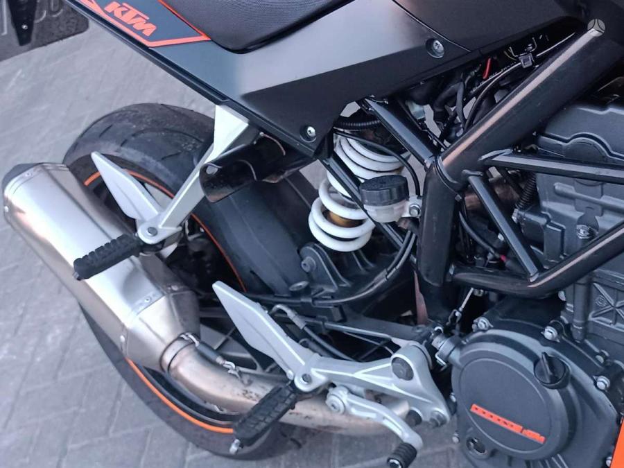 KTM Duke 2013 Panevēža, ar dzinēja tilpumu 0.13 L un nobraukumu 24 tūkst. km par 1950 €, foto 10 vietnē AUTOMOTO.COM.LV