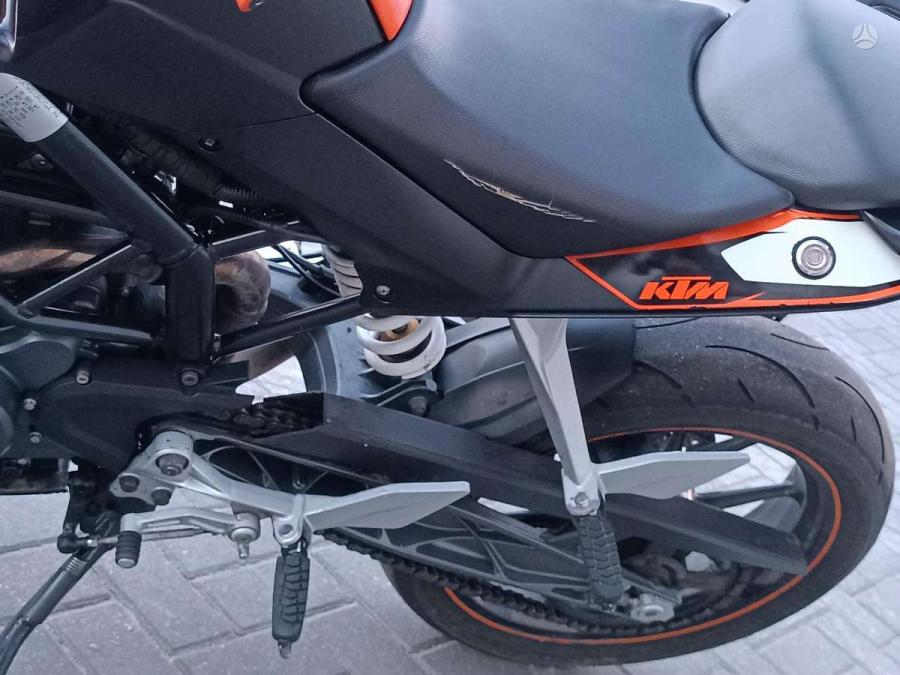 KTM Duke 2013 Panevēža, ar dzinēja tilpumu 0.13 L un nobraukumu 24 tūkst. km par 1950 €, foto 11 vietnē AUTOMOTO.COM.LV