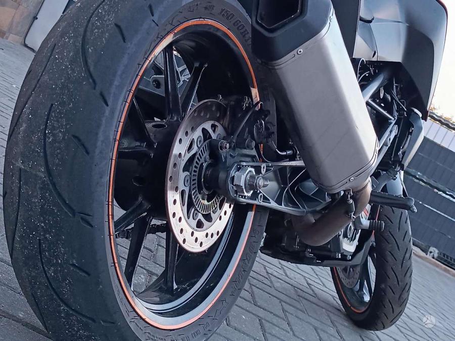 KTM Duke 2013 Panevēža, ar dzinēja tilpumu 0.13 L un nobraukumu 24 tūkst. km par 1950 €, foto 14 vietnē AUTOMOTO.COM.LV