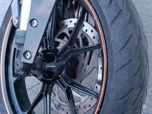 KTM Duke 2013 Panevēža, ar dzinēja tilpumu 0.13 L un nobraukumu 24 tūkst. km par 1950 €, foto 15 vietnē AUTOMOTO.COM.LV