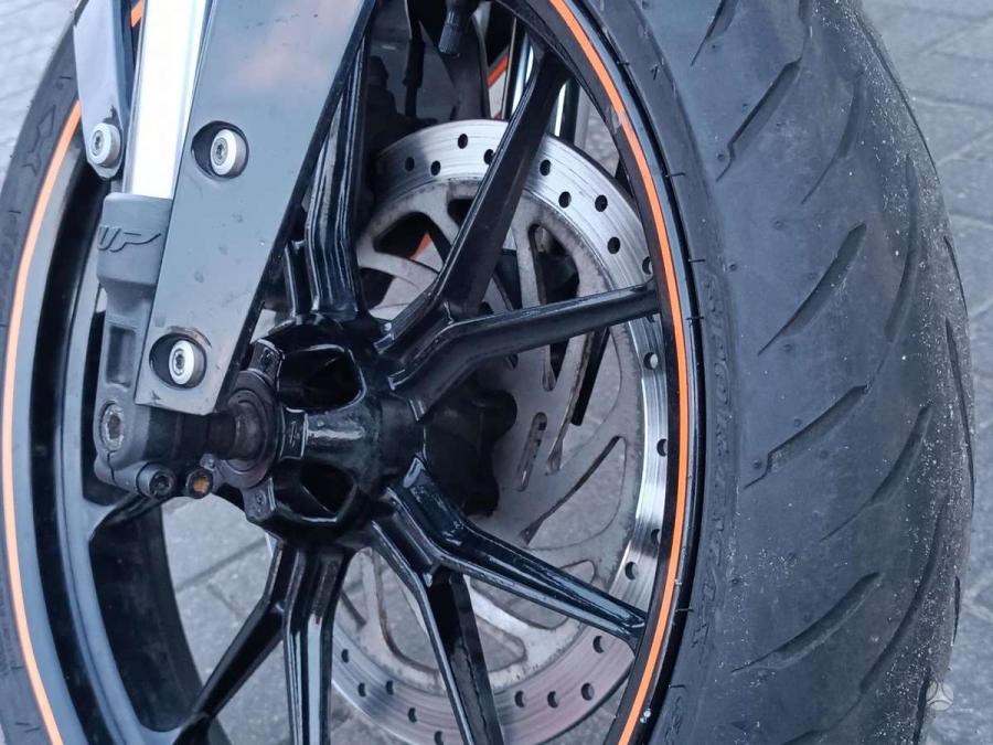 KTM Duke 2013 Panevēža, ar dzinēja tilpumu 0.13 L un nobraukumu 24 tūkst. km par 1950 €, foto 15 vietnē AUTOMOTO.COM.LV