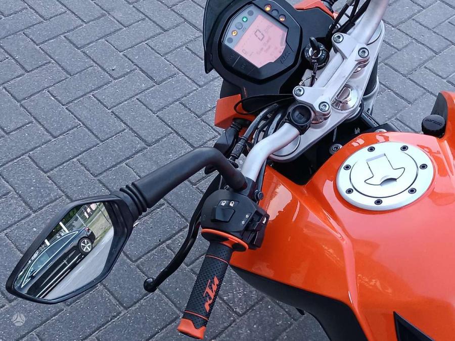 KTM Duke 2013 Panevēža, ar dzinēja tilpumu 0.13 L un nobraukumu 24 tūkst. km par 1950 €, foto 17 vietnē AUTOMOTO.COM.LV
