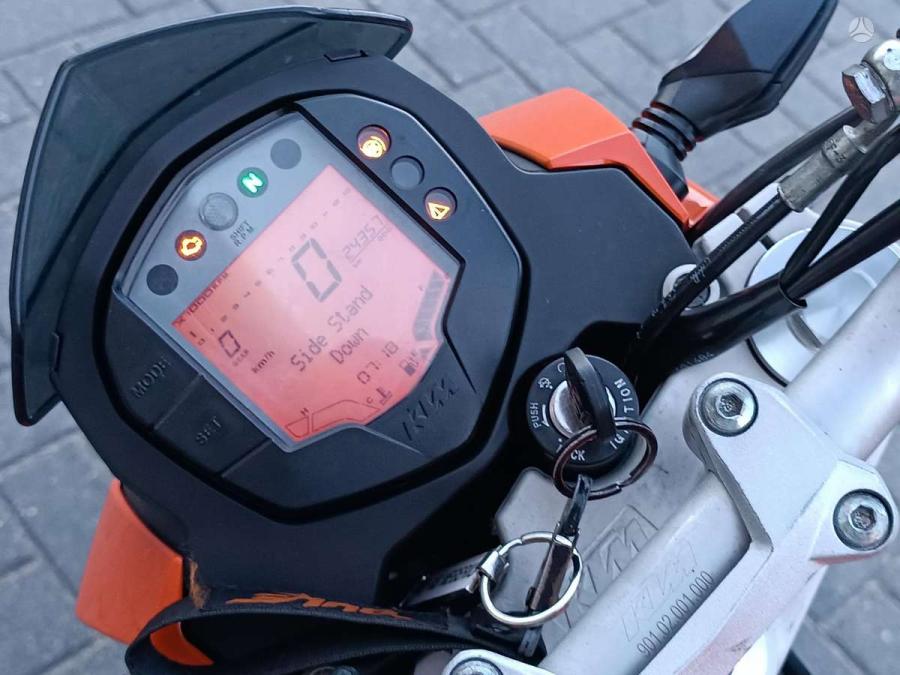 KTM Duke 2013 Panevēža, ar dzinēja tilpumu 0.13 L un nobraukumu 24 tūkst. km par 1950 €, foto 19 vietnē AUTOMOTO.COM.LV