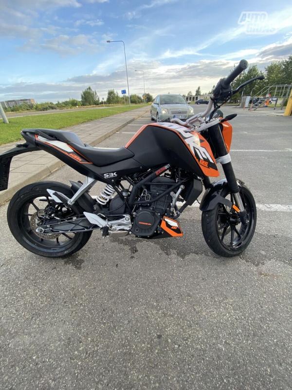 KTM Duke 2013 in Panevezys on AUTOMOTO.COM.LV KTM Duke 2013 in Panevezys, with an engine capacity of 0.13 L and mileage of 40 thousand km for 1100 €, photo 6 on AUTOMOTO.COM.LV