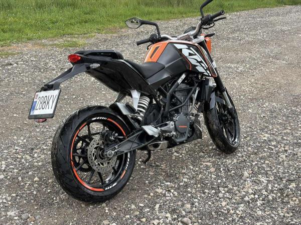 KTM Duke 2014 in Ukmerge, with an engine capacity of 0.13 L and mileage of 33 thousand km for 1100 €, photo 2 on AUTOMOTO.COM.LV