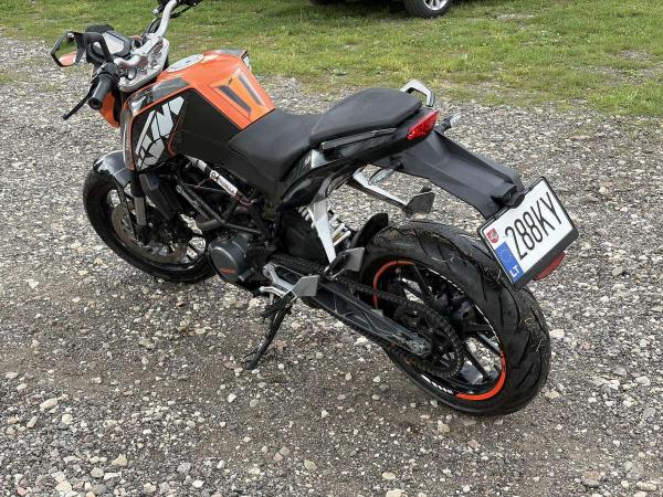 KTM Duke 2014 in Ukmerge, with an engine capacity of 0.13 L and mileage of 33 thousand km for 1100 €, photo 4 on AUTOMOTO.COM.LV