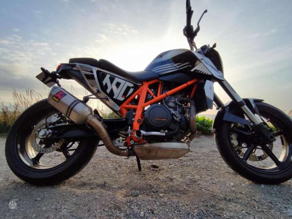 KTM Duke 2015 Tallina, ar dzinēja tilpumu 0.69 L un nobraukumu 17 tūkst. km par 2990 €, foto 1 vietnē AUTOMOTO.COM.LV