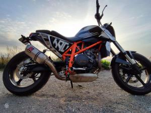 KTM Duke 2015 Tallina, ar dzinēja tilpumu 0.69 L un nobraukumu 17 tūkst. km par 2990 €, foto  vietnē AUTOMOTO.COM.LV
