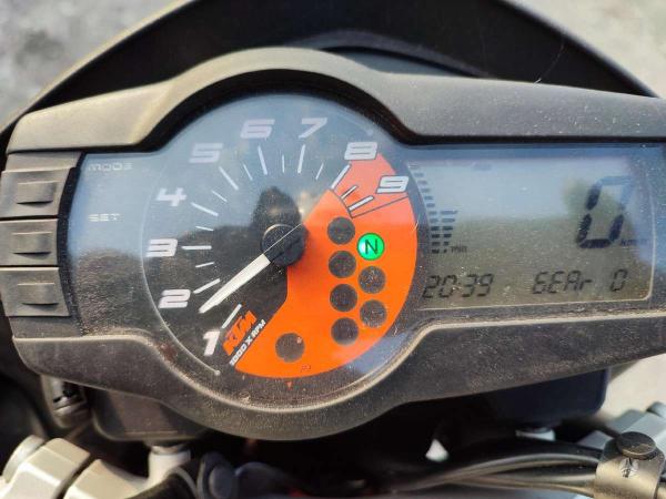 KTM Duke 2015 Tallina, ar dzinēja tilpumu 0.69 L un nobraukumu 17 tūkst. km par 2990 €, foto 5 vietnē AUTOMOTO.COM.LV
