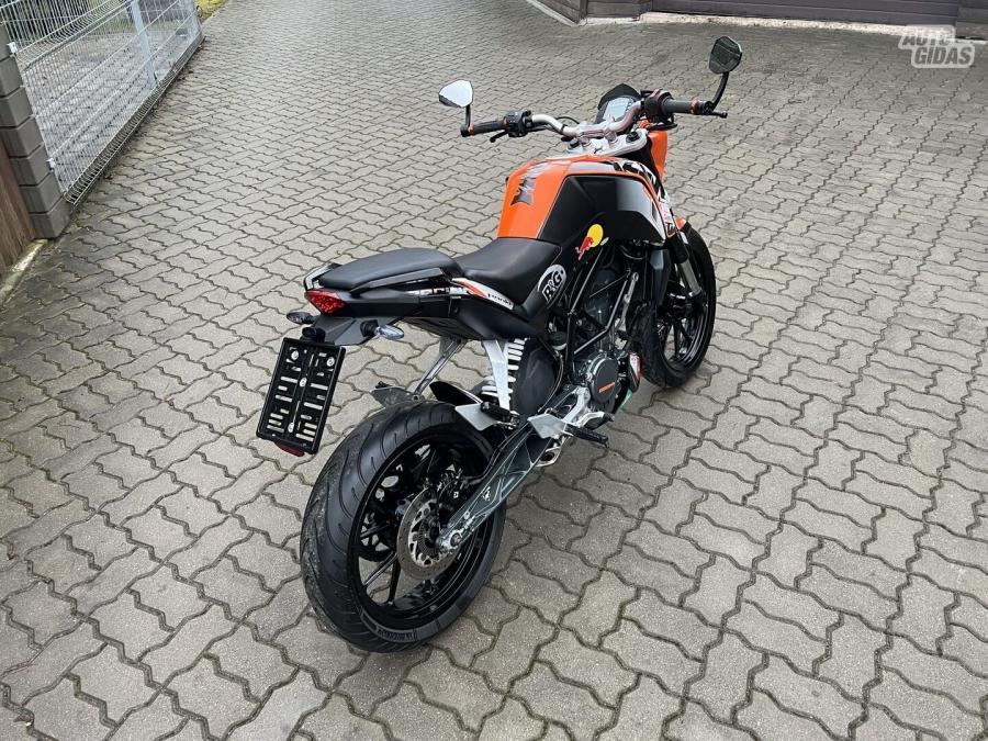 KTM Duke 2015 Prienai, ar dzinēja tilpumu 0.13 L un nobraukumu 20 tūkst. km par 1750 €, foto 3 vietnē AUTOMOTO.COM.LV