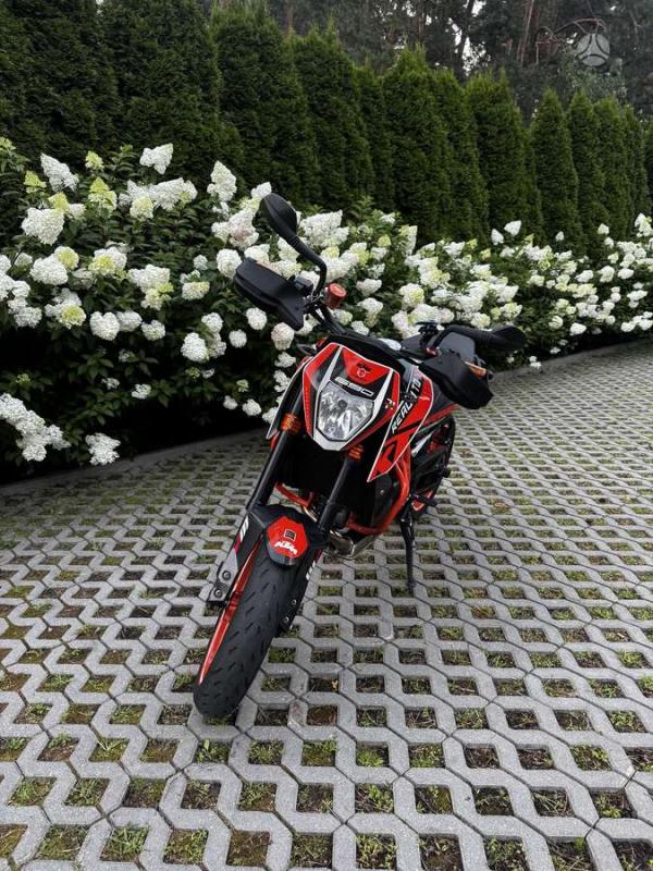 KTM Duke 2015 Viļņa, ar dzinēja tilpumu 0.69 L un nobraukumu 33 tūkst. km par 3500 €, foto 2 vietnē AUTOMOTO.COM.LV