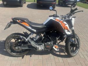 KTM Duke 2015 Kauņa, ar dzinēja tilpumu 0.13 L un nobraukumu 18 tūkst. km par 1900 €, foto  vietnē AUTOMOTO.COM.LV