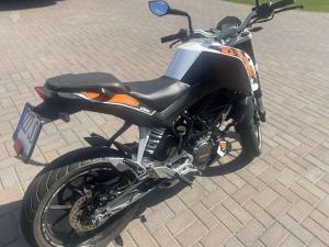 KTM Duke 2015 Kauņa, ar dzinēja tilpumu 0.13 L un nobraukumu 18 tūkst. km par 1900 €, foto 3 vietnē AUTOMOTO.COM.LV