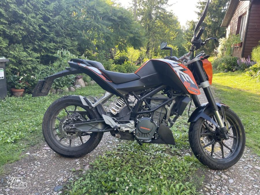 KTM Duke 2015 Trakai, ar dzinēja tilpumu 0.13 L un nobraukumu 23 tūkst. km par 2300 €, foto 5 vietnē AUTOMOTO.COM.LV