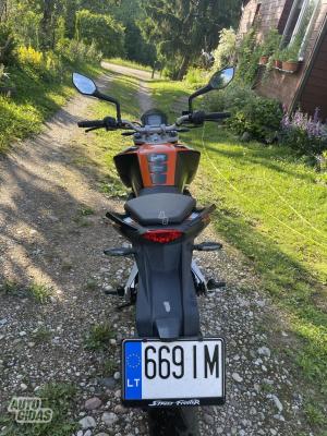 KTM Duke 2015 Trakai, ar dzinēja tilpumu 0.13 L un nobraukumu 23 tūkst. km par 2300 €, foto 6 vietnē AUTOMOTO.COM.LV