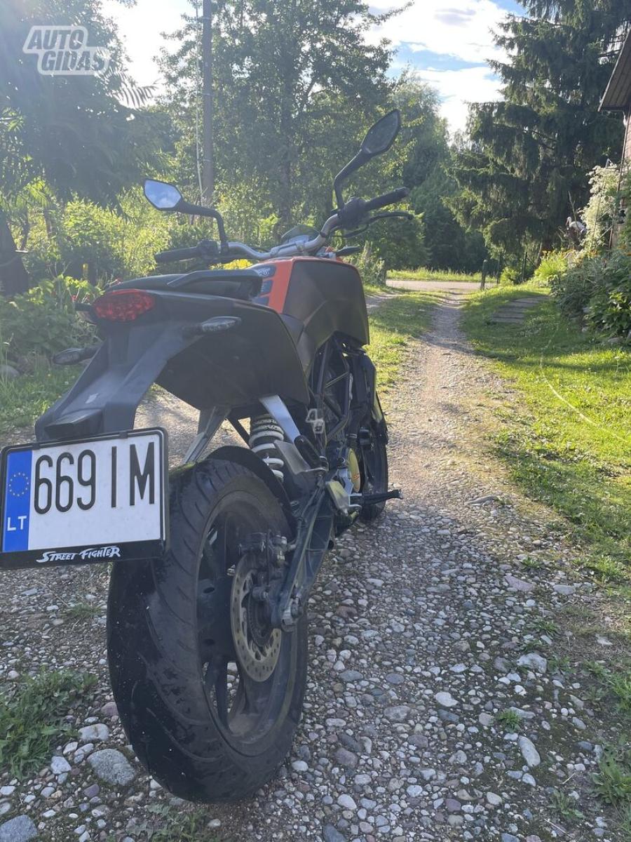 KTM Duke 2015 Trakai, ar dzinēja tilpumu 0.13 L un nobraukumu 23 tūkst. km par 2300 €, foto 7 vietnē AUTOMOTO.COM.LV