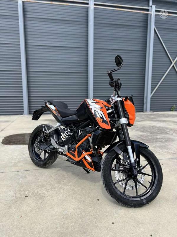KTM Duke 2016 Utena, ar dzinēja tilpumu 0.13 L un nobraukumu 22 tūkst. km par 1500 €, foto 4 vietnē AUTOMOTO.COM.LV
