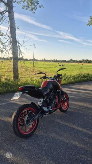 KTM Duke 2016 Utena, ar dzinēja tilpumu 0.13 L un nobraukumu 43 tūkst. km par 1650 €, foto 3 vietnē AUTOMOTO.COM.LV