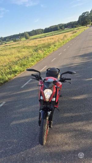 KTM Duke 2016 Utena, ar dzinēja tilpumu 0.13 L un nobraukumu 43 tūkst. km par 1650 €, foto 4 vietnē AUTOMOTO.COM.LV