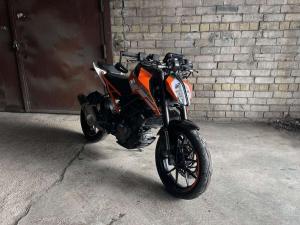 KTM Duke 2017 in Vilnius, with an engine capacity of 0.13 L and mileage of 32 thousand km for 2590 €, photo  on AUTOMOTO.COM.LV